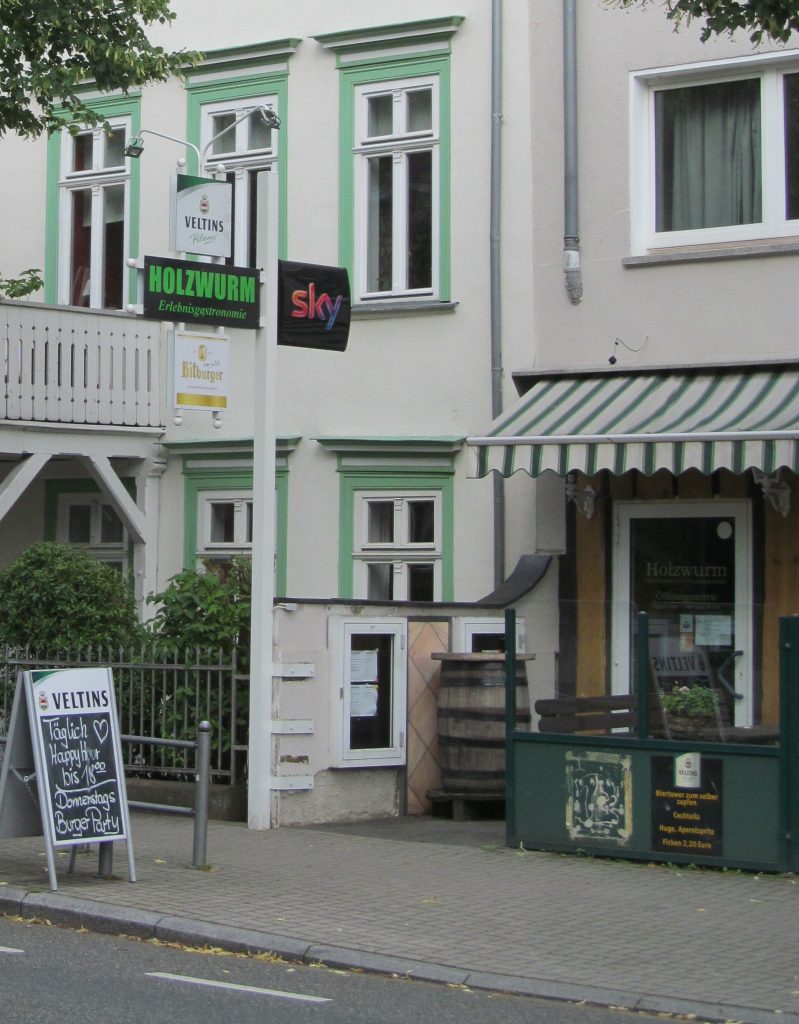 Licht am Ende des Holzwurms - PHILIPP